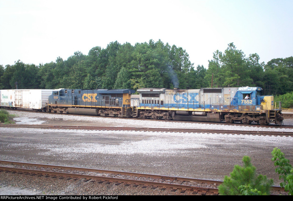 CSX 7552 (C40-8) AND 5338 (ES44DC)